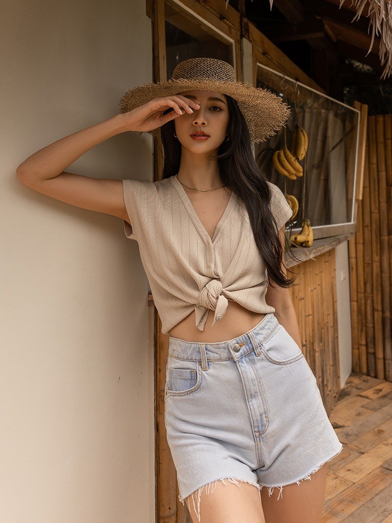 質感V領針織背心(Into the wild聯名-CC) ｜ Mercci Boutique NO.22