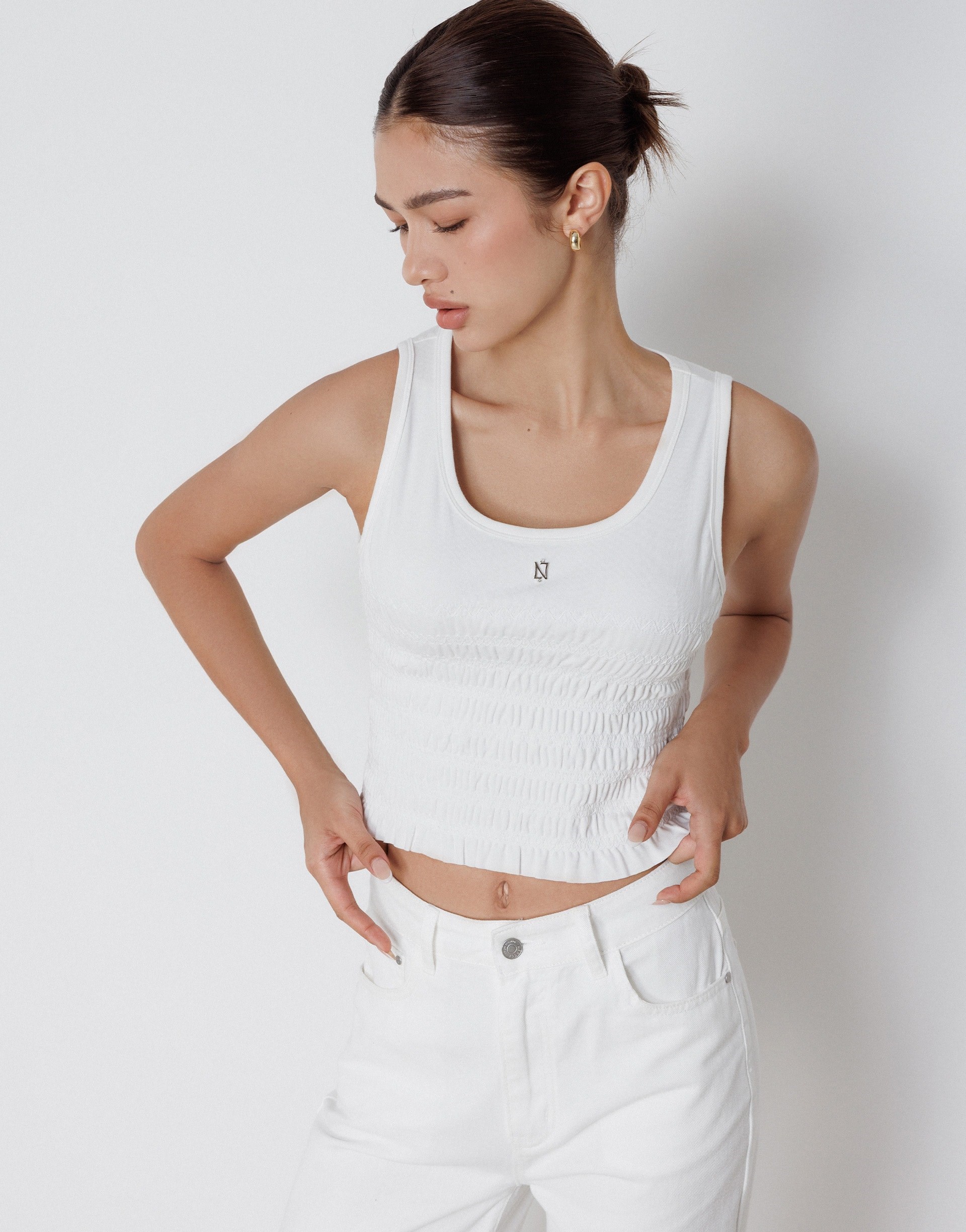 方圓領造型抓皺背心(ME.) ｜ Mercci22 打造多元質感穿搭