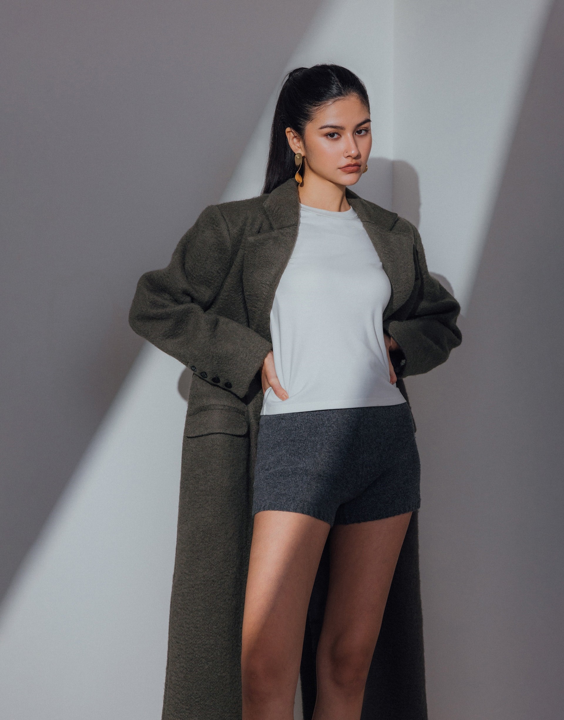 毛呢厚挺大衣外套(ME.) ｜ Mercci22 打造多元質感穿搭